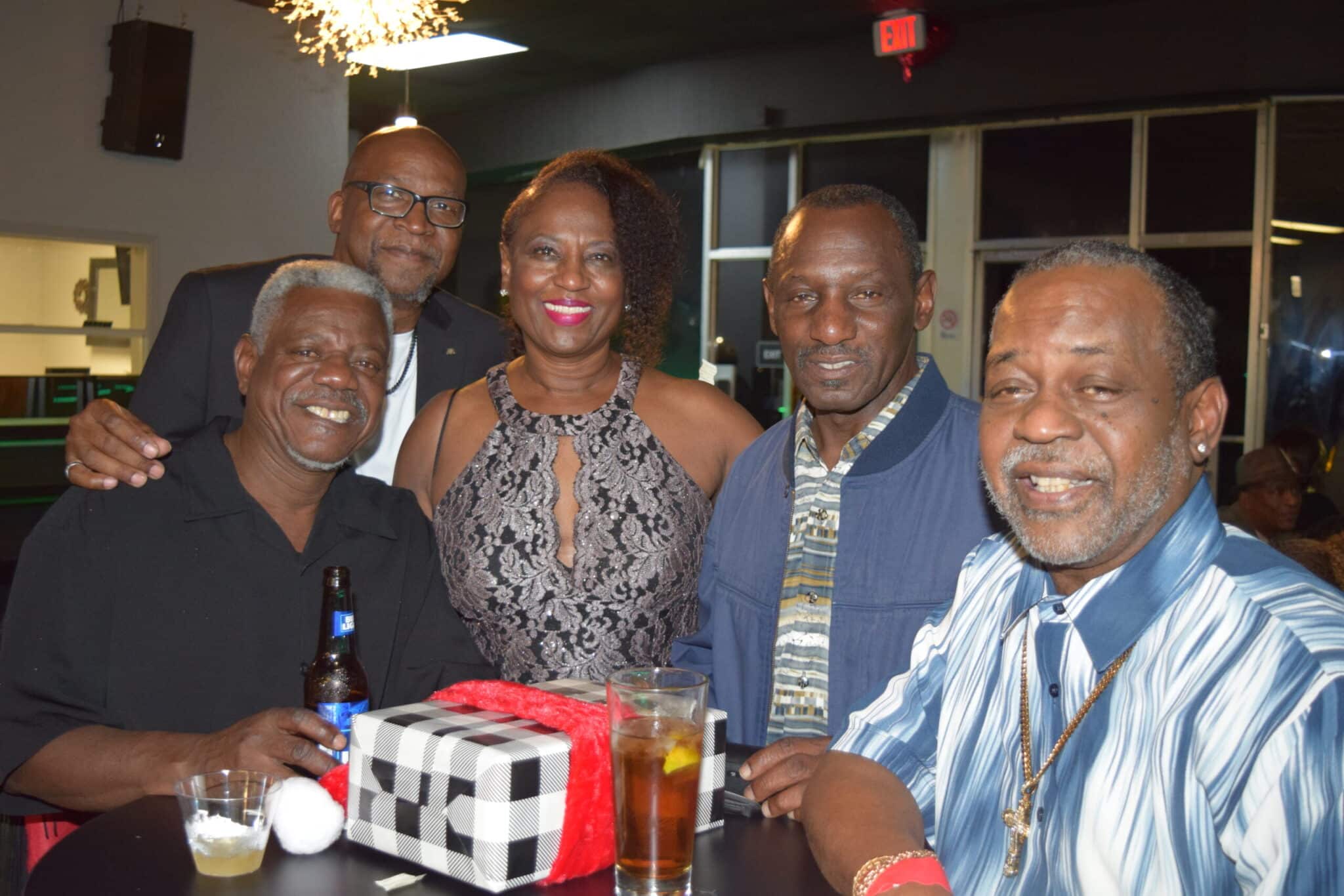 Raines '76 Vikings Spread Holiday Reunion Cheer - Free Press of ...