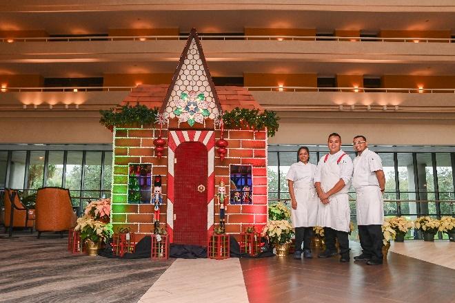 Sawgrass Marriott Golf Resort & Spa Unveils 12-Foot-Tall Gingerbread ...